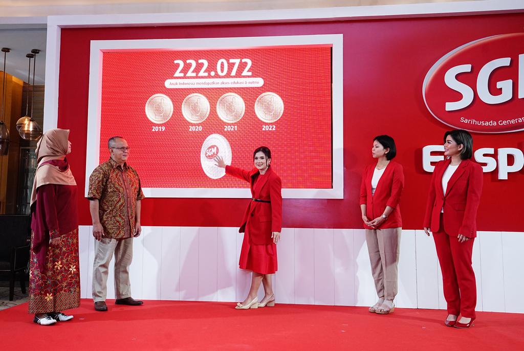 Cetak Generasi Emas Indonesia 2045 dengan Tunjuk Tangan Bersama SGM Eksplor